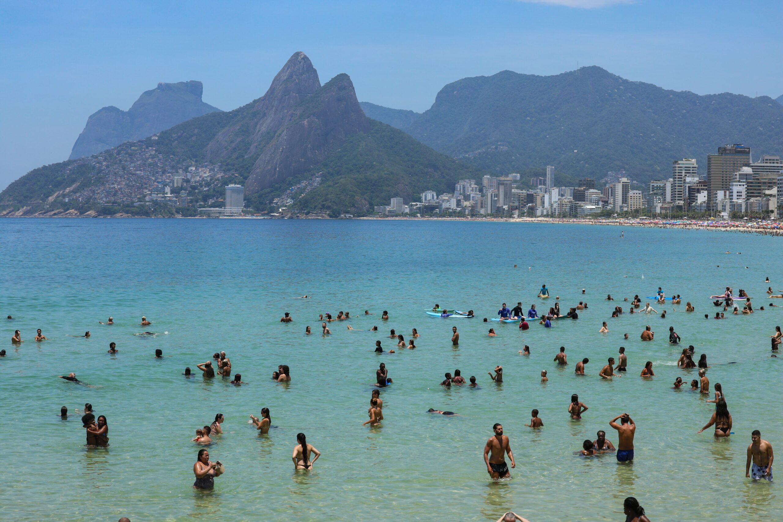Praia secreta do Rio de Janeiro tem águas aquecidas por usina nuclear